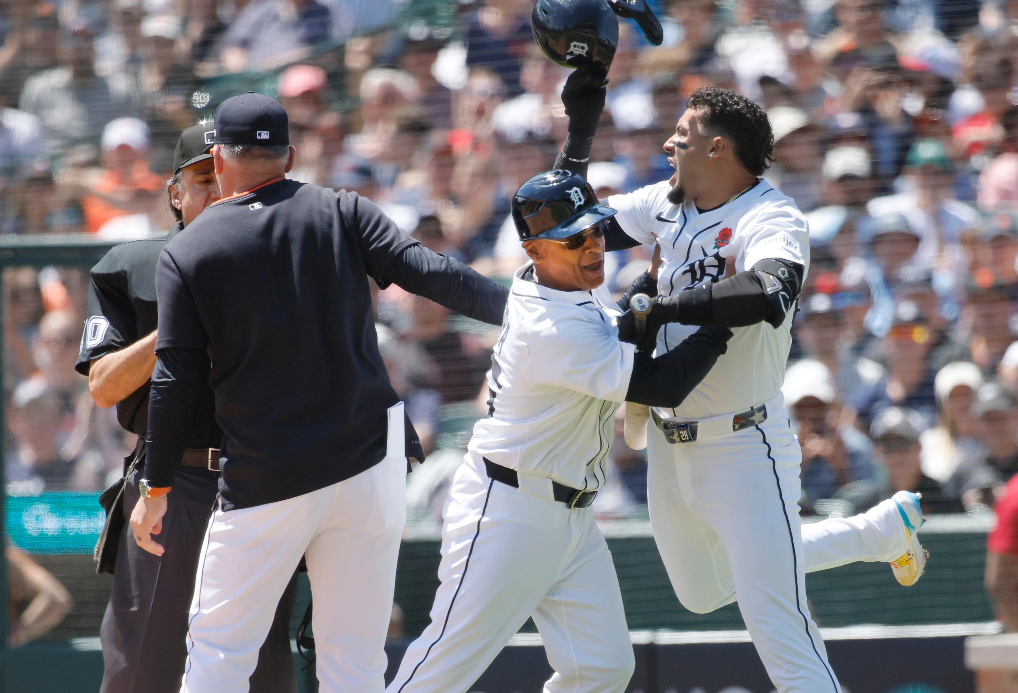 Javy Baez heated over ejection by Phil Cuzzi: "It's about how he ...