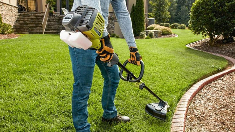 How To Choose Between Ryobi's Gas And Electric Grass Trimmers
