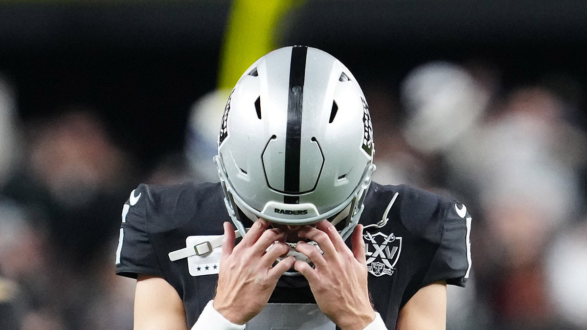 Raiders Hand Historic Multi-Year Contract Extension to All-Pro Player