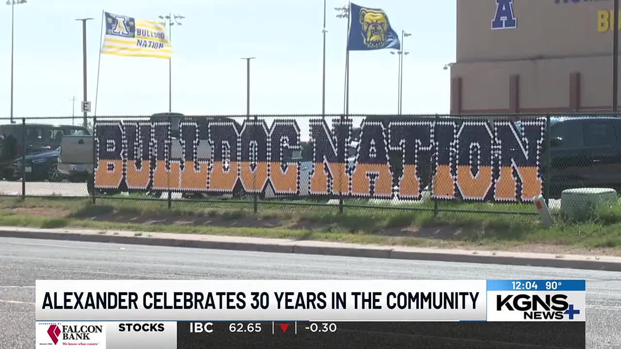 Alexander High celebrates 30 years, honors original Laredo staff