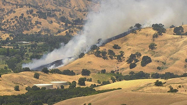 Vegetation fire burns about 50 acres in Vacaville near Highway 80