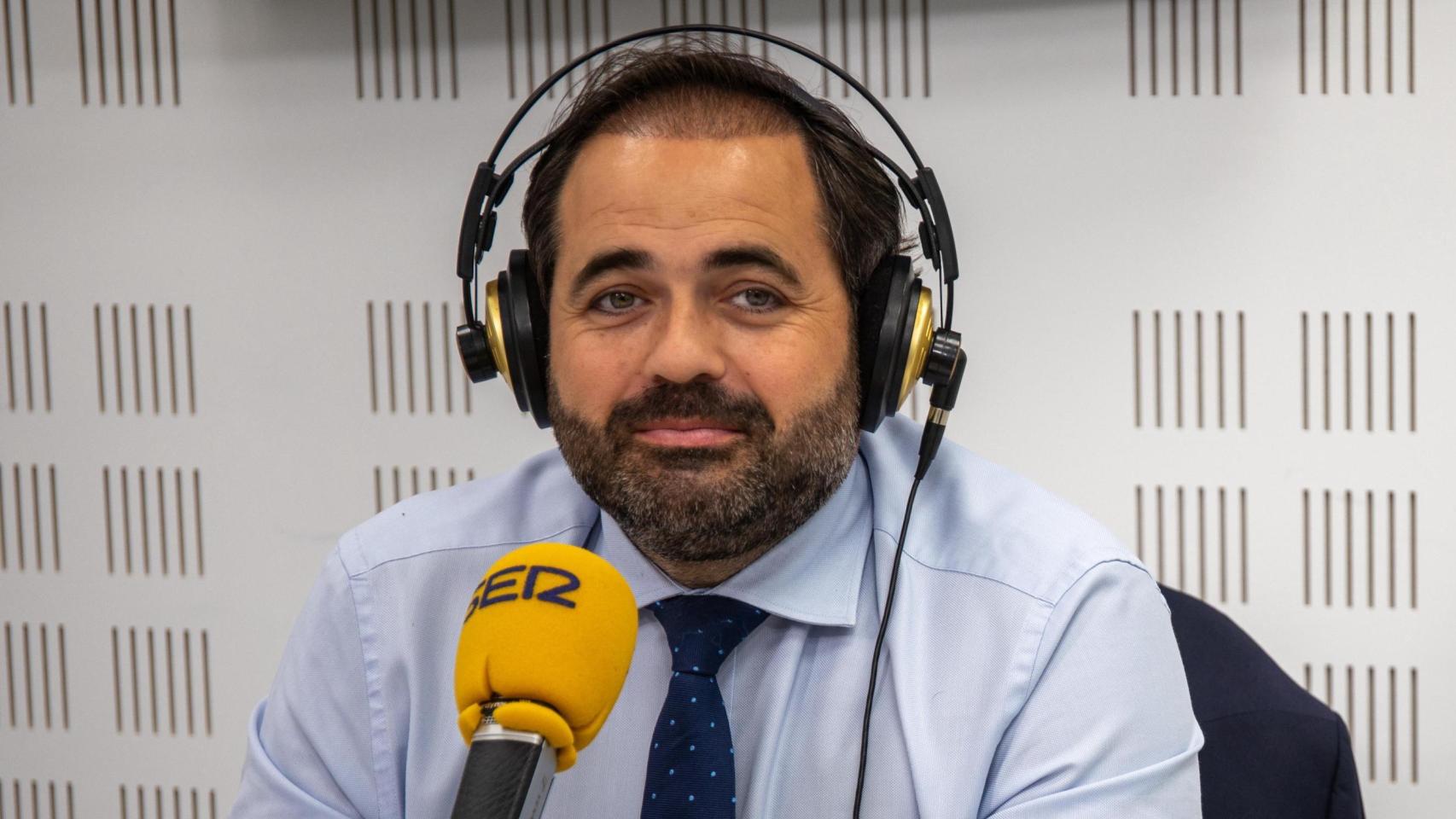 Maxi Iglesias, emocionado al relatar su paso por 'Física o Química' a Sonsoles: "Generaba ...