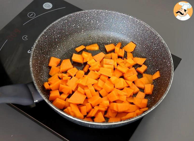 Caramelle, ravioli formade som godis med pumpa- och ricottafyllning