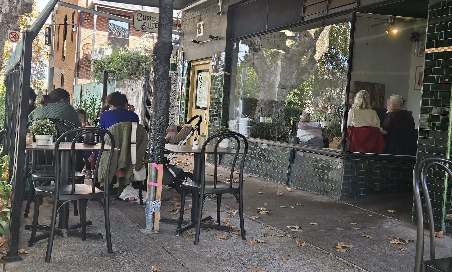 Melbourne café diner rants about 'rude' act taking in this photo - but ...