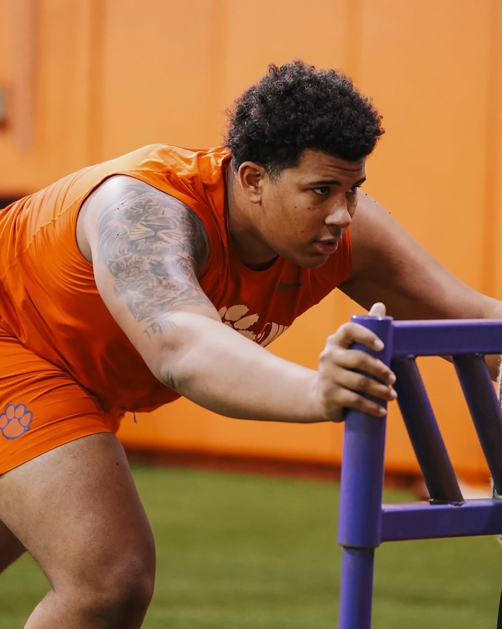 Former Giant Brandon Jacobs’ son shocks fans in photo towering over his ...