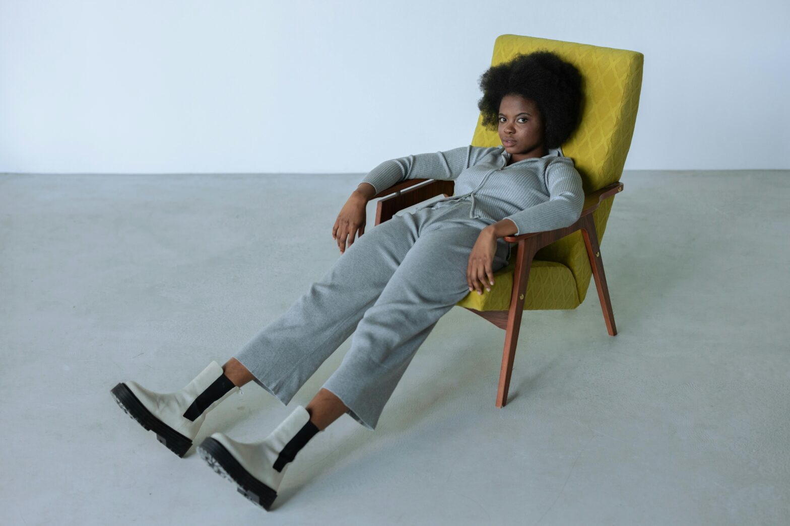 Tiktok’s Groutfit Trend Is Taking Over—Here’s How To Style Grey Outfits ...