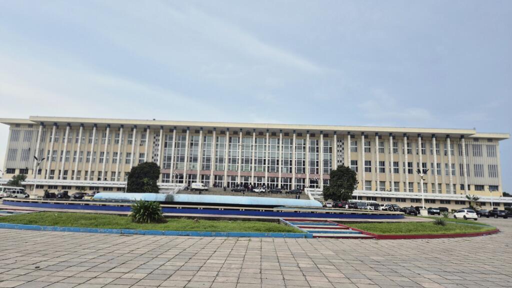 RDC : l’opposition quitte l’hémicycle en plein examen d’un rapport sur ...