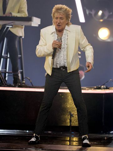 Rod Stewart Receives Lifetime Achievement Award from His Children at ...