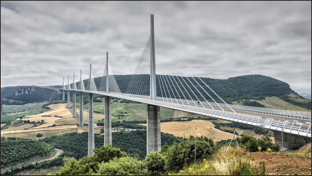 How the Millau Viaduct’s Engineering Mastery Redefined Bridge Design ...