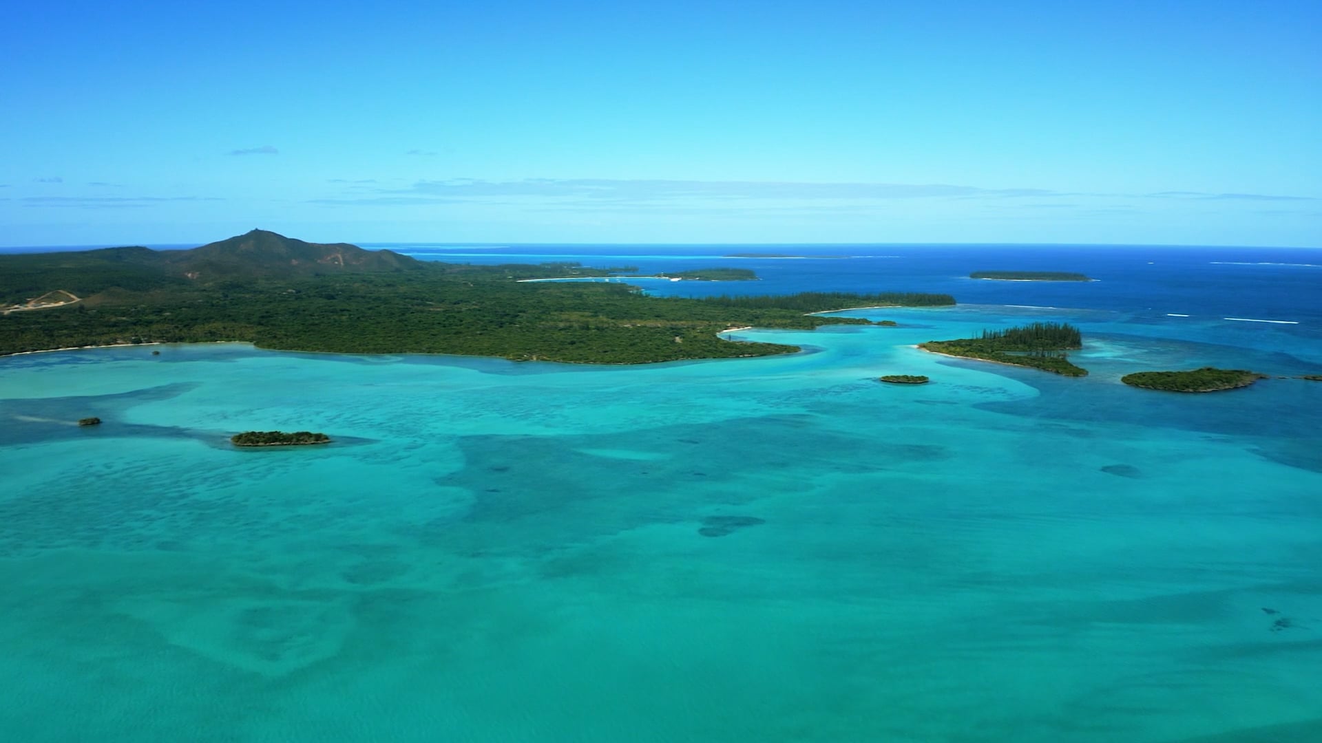 La Nouvelle-Calédonie vue par drone : panoramas sereins du lagon