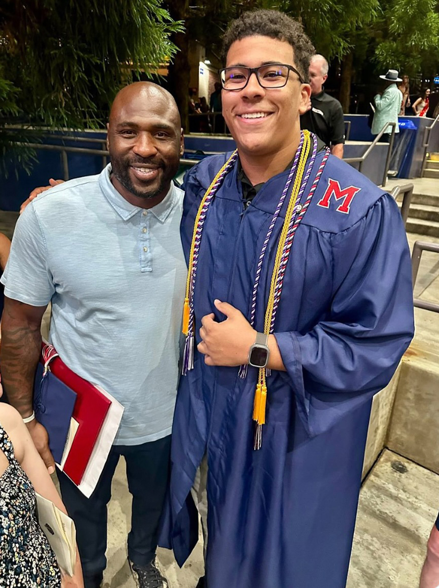 Former Giant Brandon Jacobs’ son shocks fans in photo towering over his ...