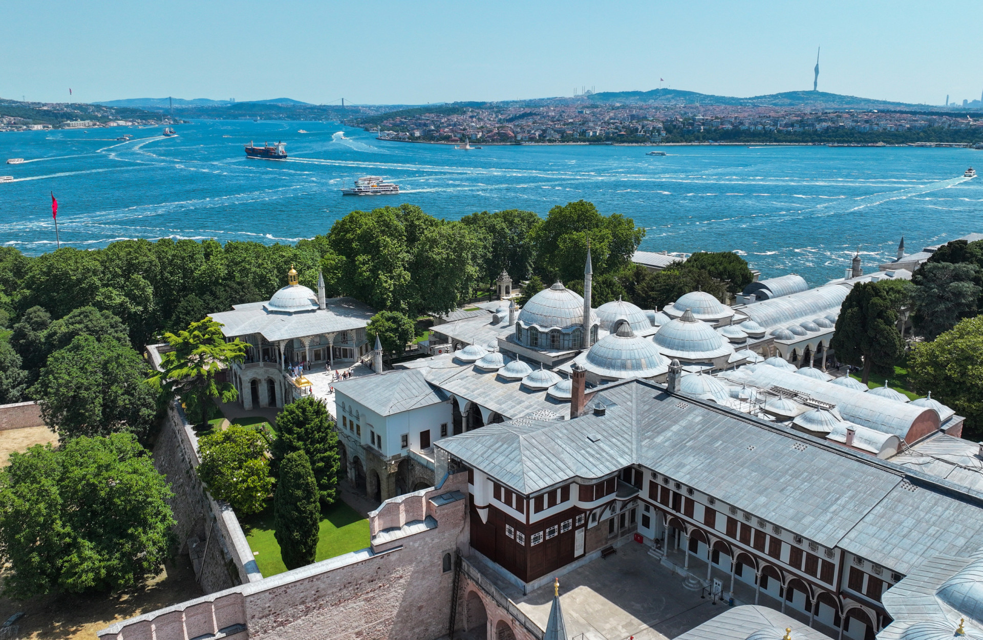 Which countries have the most castles?