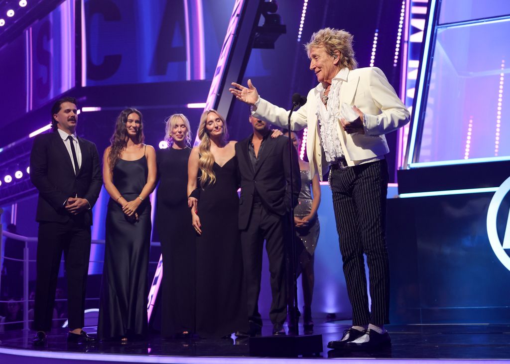 'Flabbergasted' Rod Stewart makes emotional announcement – fans rush to ...