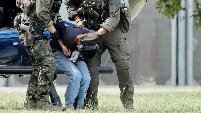 «Ich habe schwere Schuld auf mich geladen»: Solingen-Attentäter (27) gesteht vor Gericht ...