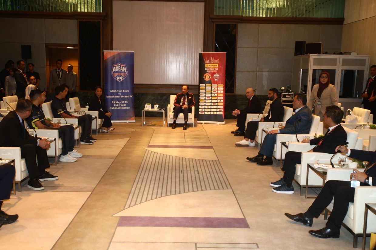 Die-hard Red Devil's fan Anwar unsure who to support in United-Asean ...