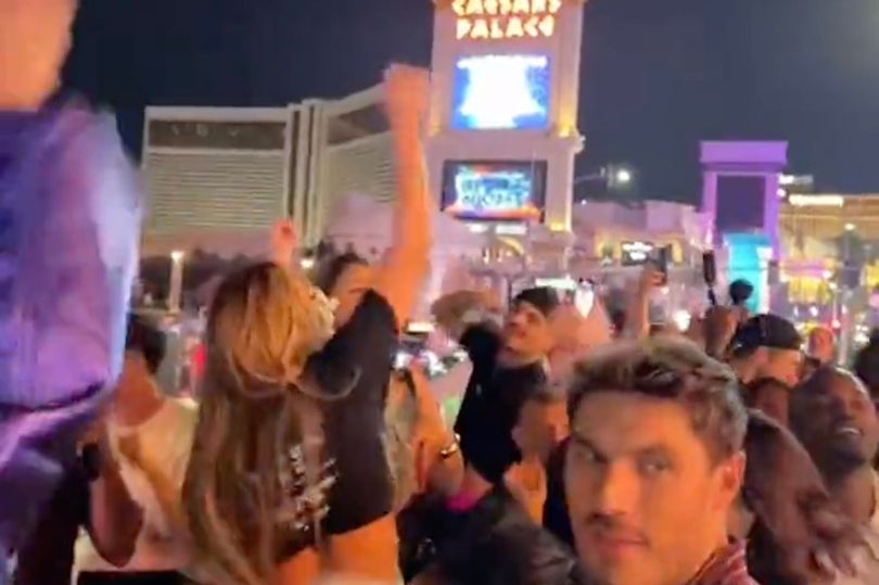 Jennifer Lopez parties on open-top bus during post-AMAs wild night out ...