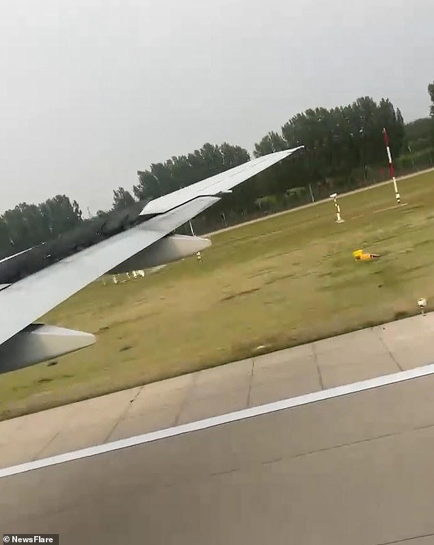 Terrifying moment engine bursts into flames on United Airlines ...