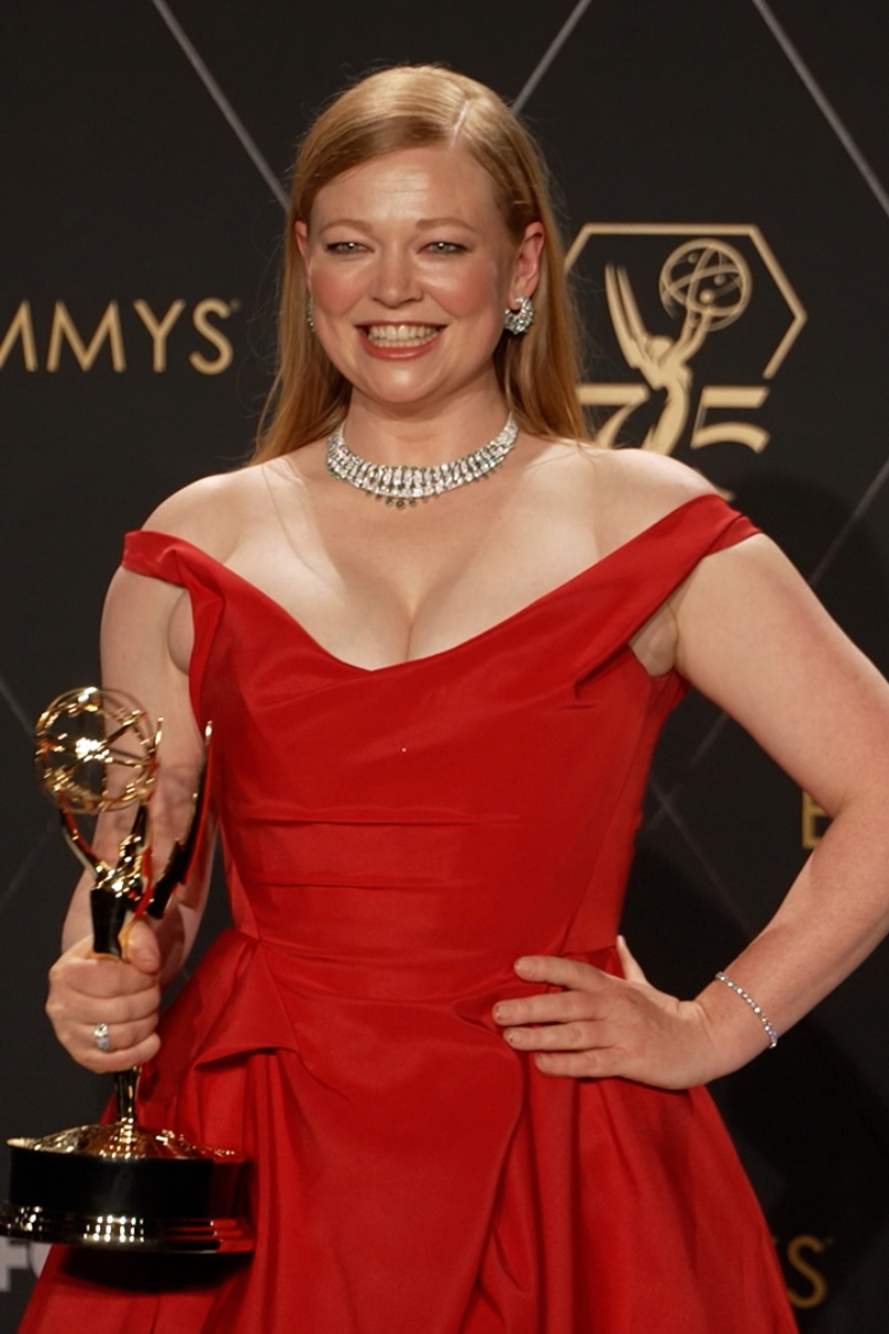 Sarah Snook, die Mode-Ikone aus "Succession" und ihr Weg zum Ruhm auf ...