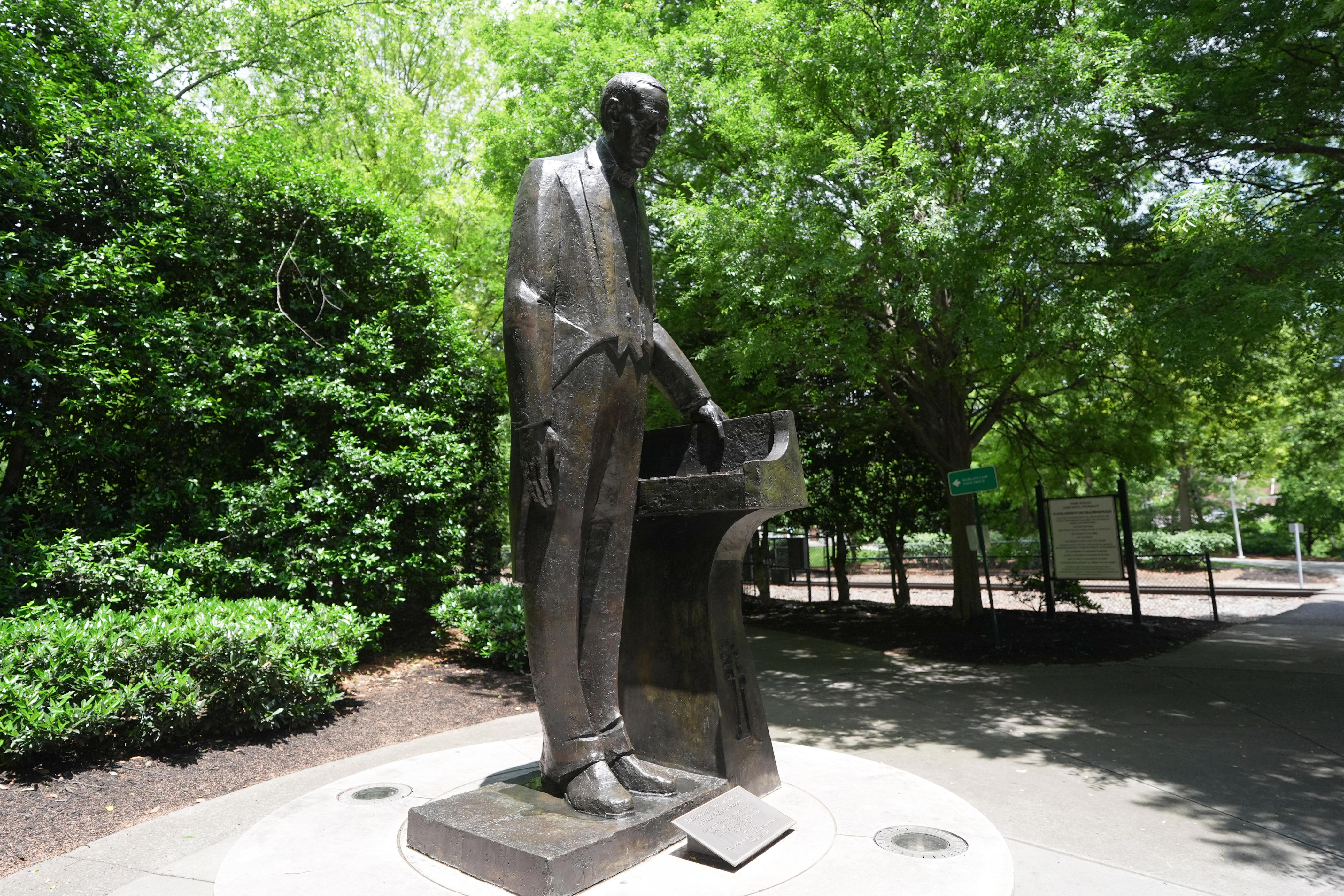 Before Rachmaninoff statue came to World's Fair Park, it was secluded ...