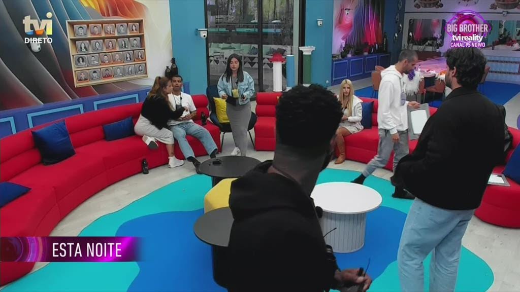 Solange Tavares salta para cima da cara de Luís Gonçalves e atira: «Diz ...