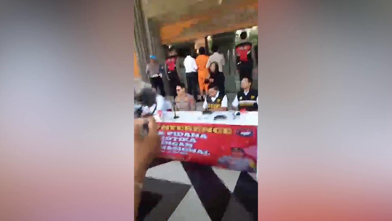 Australian tourist, 43, facing death penalty for 'smuggling cocaine' in ...