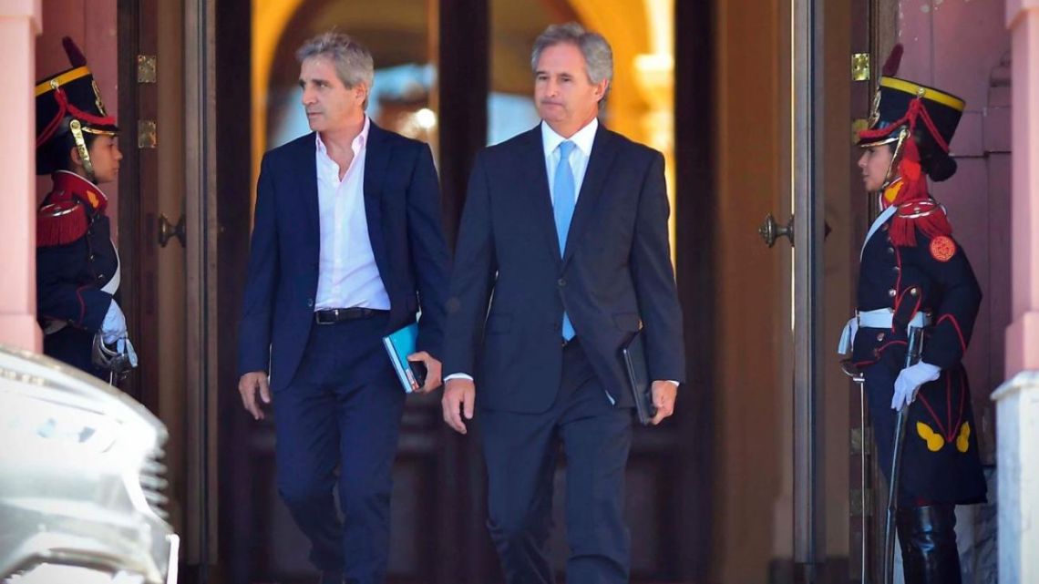 El Gobierno lanza una "licitación irregular" para contener la avalancha ...