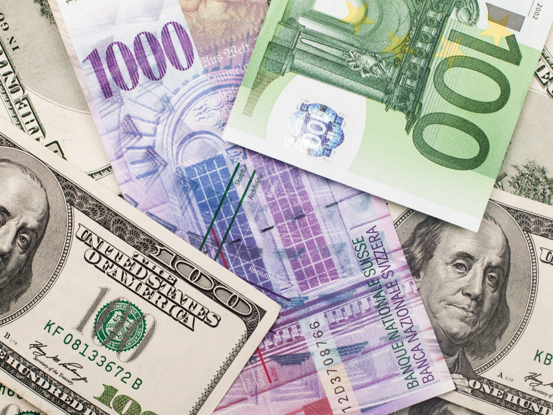 Kursy walut 27 maja 2025. Po ile frank szwajcarski, dolar, euro, funt?