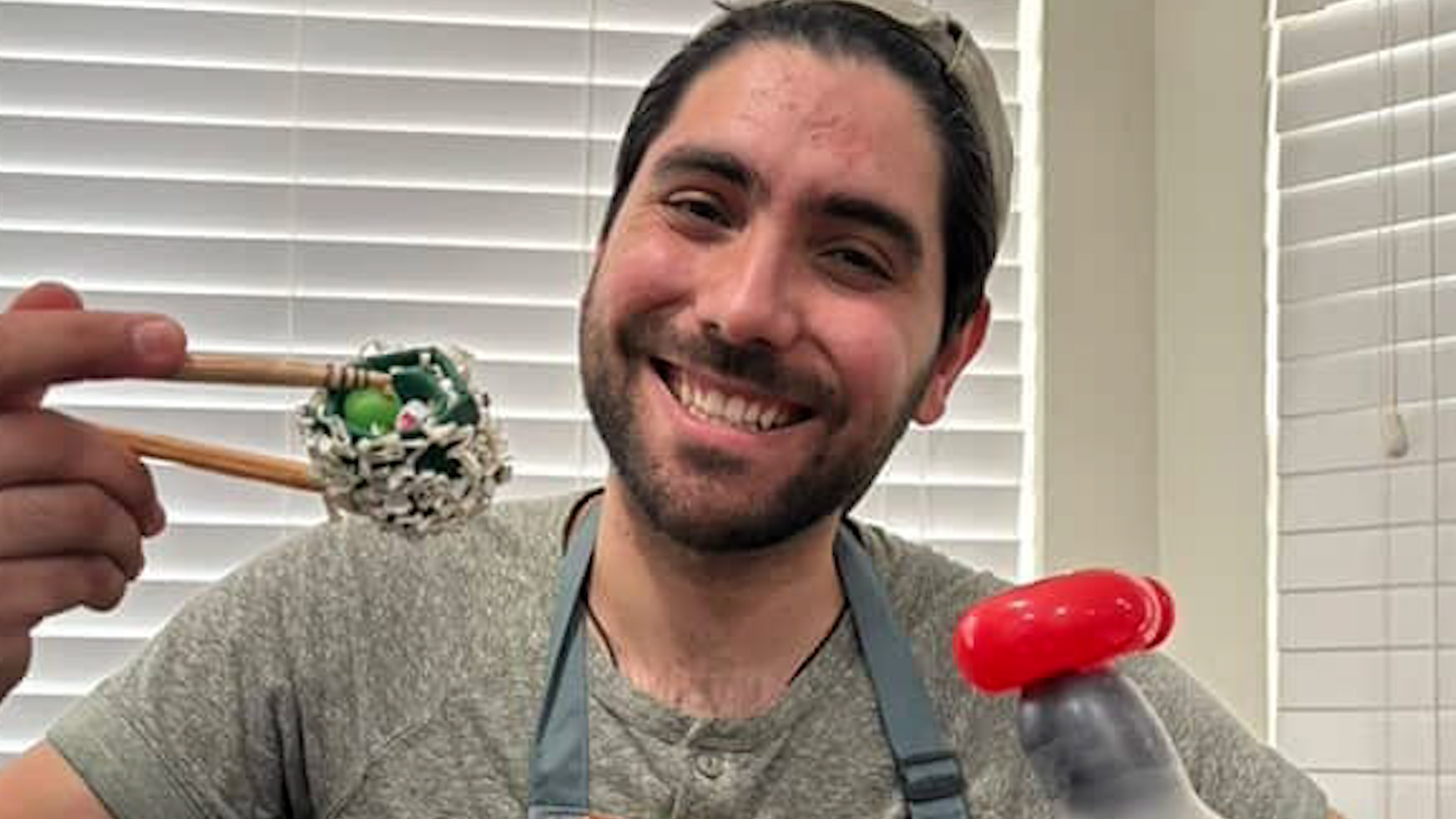 Man creates ultra-realistic food recipes entirely out of balloons