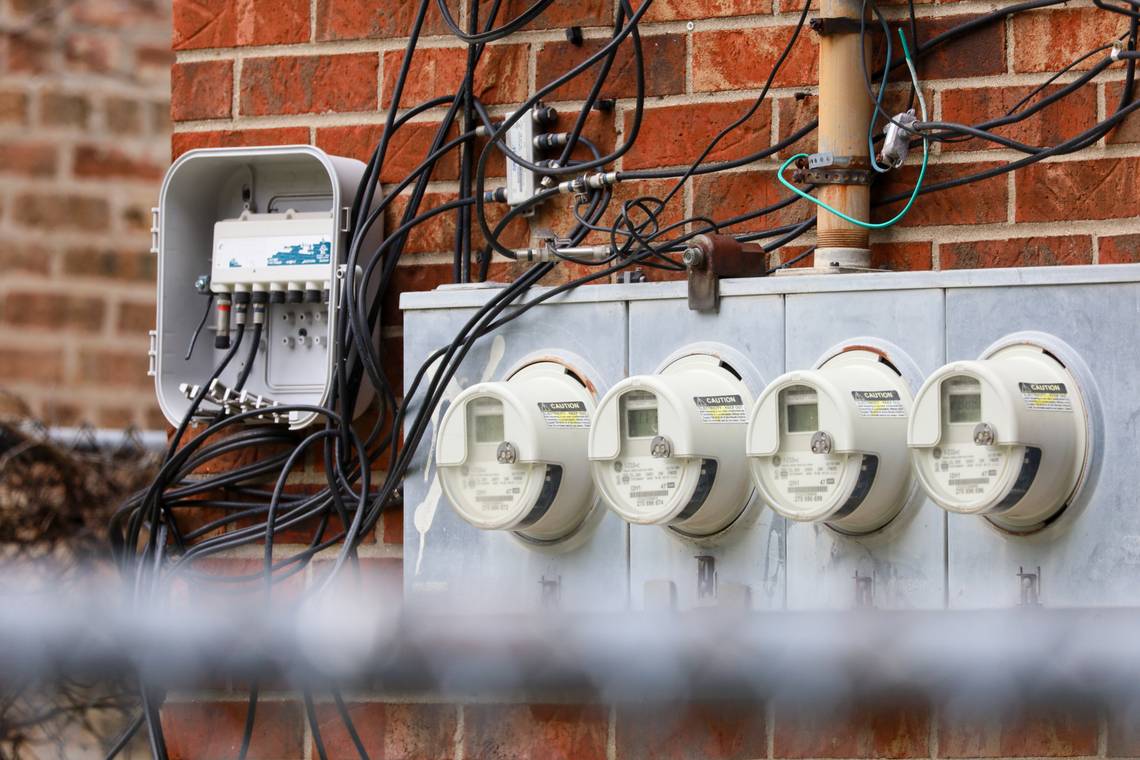 Summer electric price spike fuels policy tensions at Illinois capital