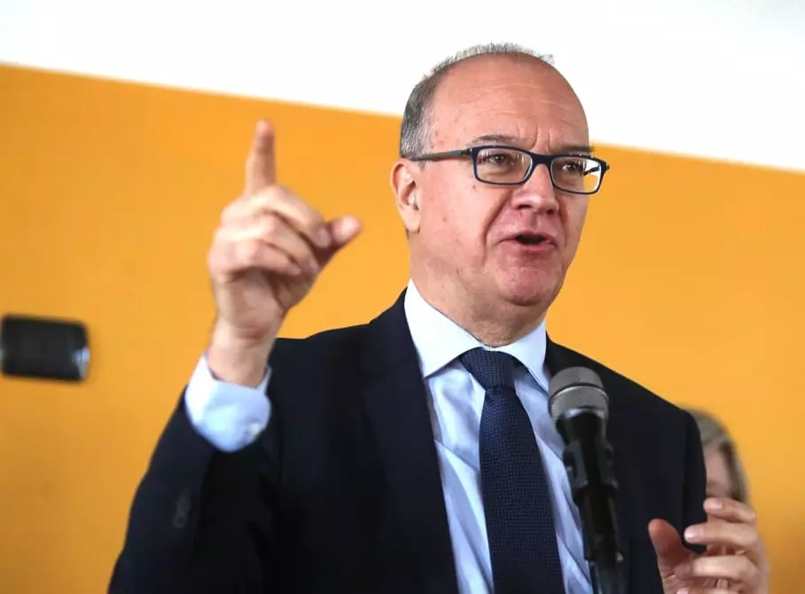 Valditara “Un miliardo di euro per le palestre delle scuole, i due ...