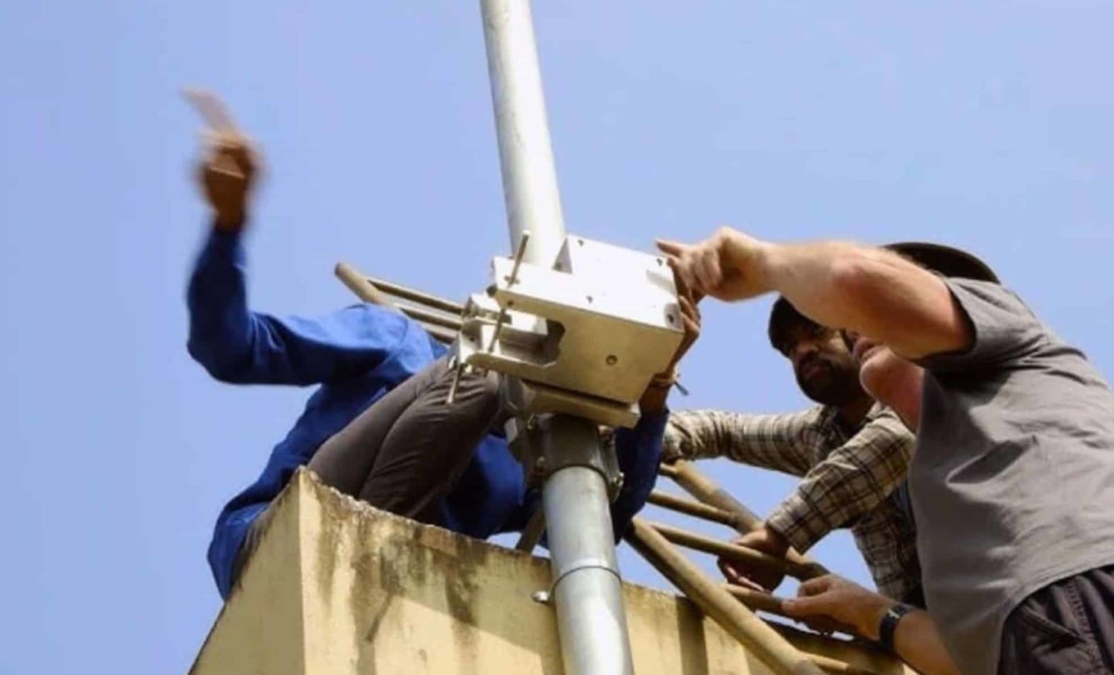 10 to 100 Times Faster than a Starlink Antenna, and Cheaper Than Fiber ...