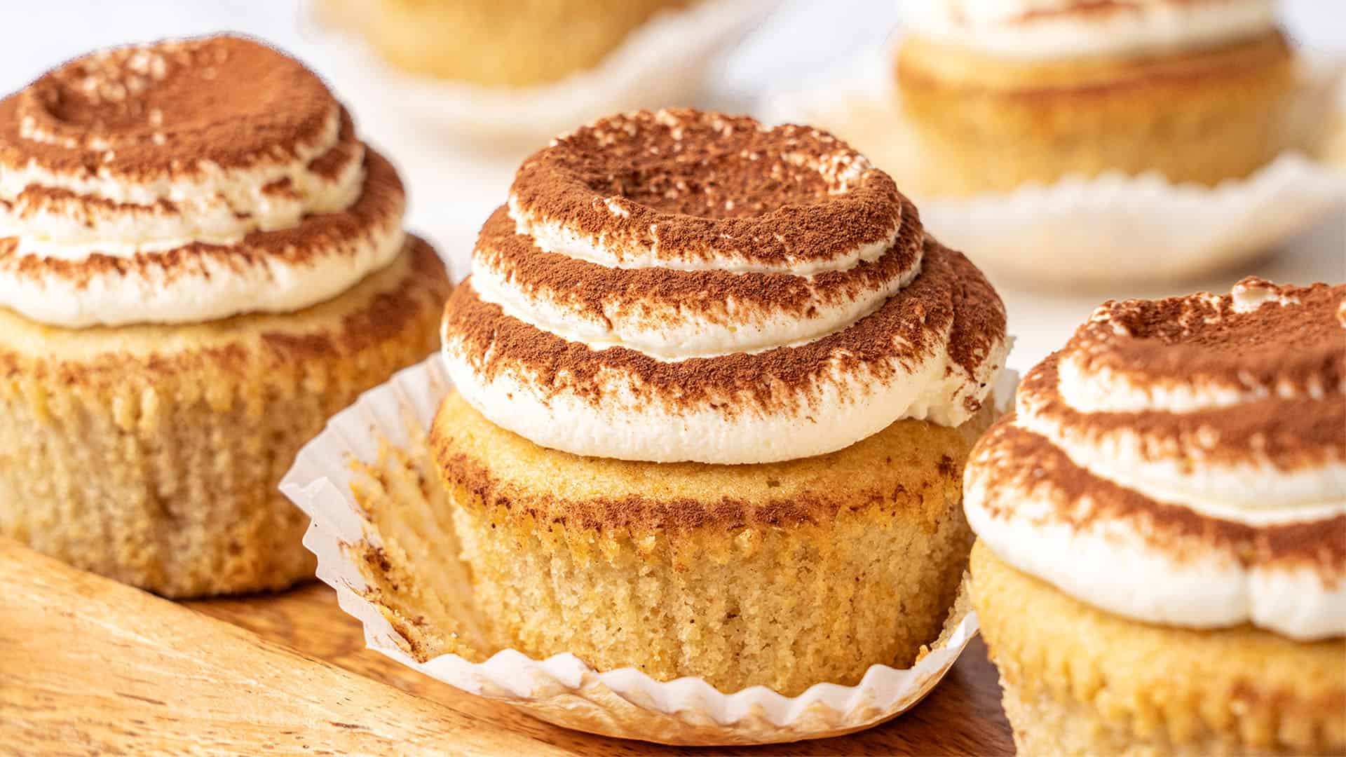 25 Cupcakes That Are Too Pretty to Eat (Almost)