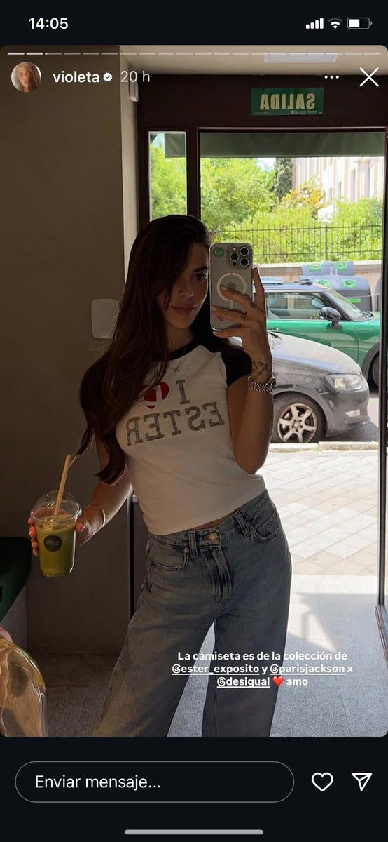 Violeta Mangriñán estrena la camiseta básica de fondo de armario preferida de Ester Expósito que ...