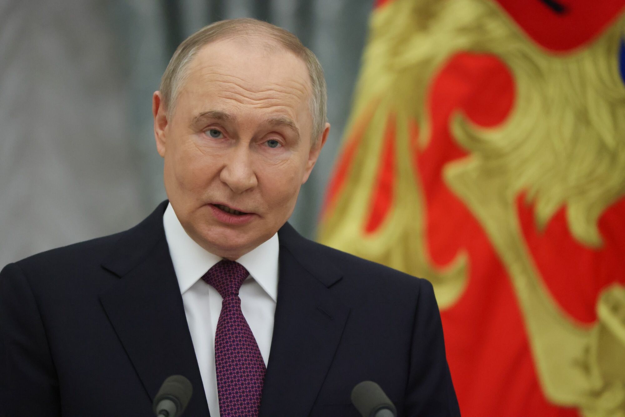 Trump Warns Putin ‘Playing With Fire’ as Lawmakers Eye Sanctions