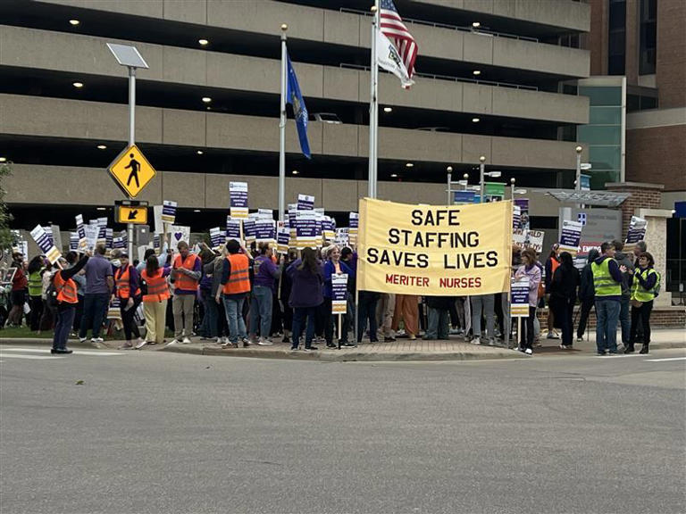 Hundreds of nurses take to the picket lines at Unity Point Health ...