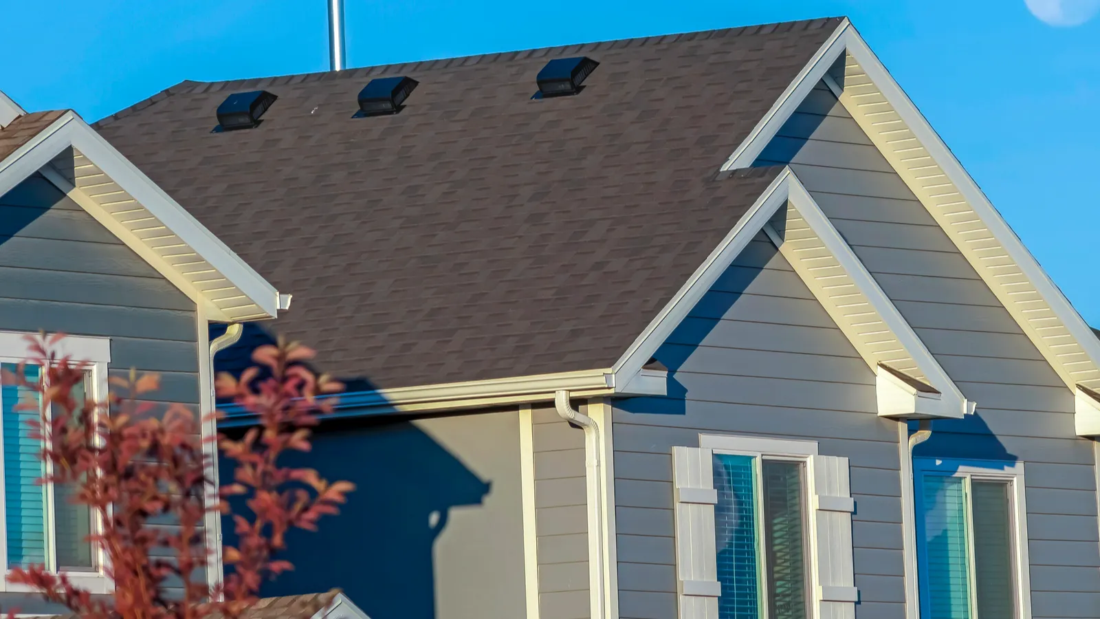 How to Keep Your Roof Safe Before the Rain?