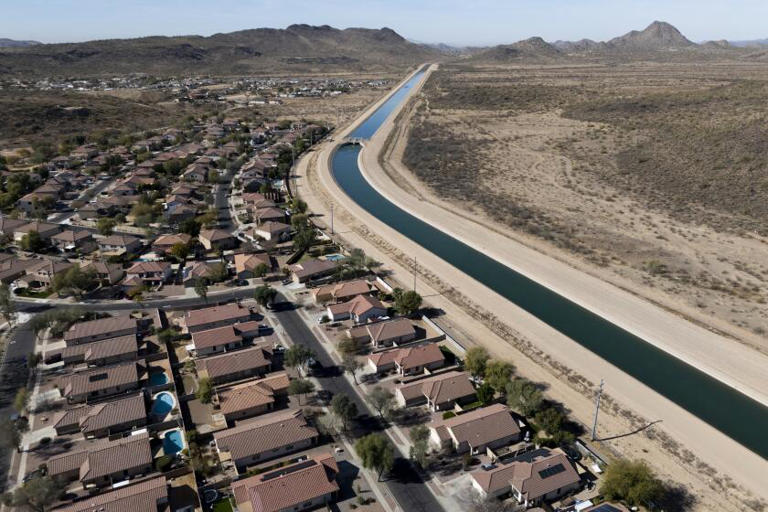 Groundwater is rapidly declining in the Colorado River Basin, satellite ...