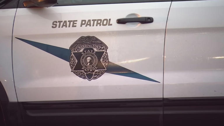 2 dead after crash on SR-432 in Longview