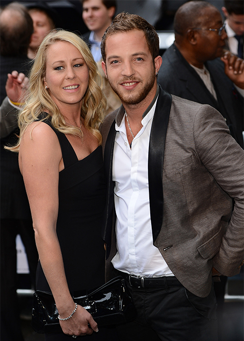 Major artist returns to stage after family tragedy