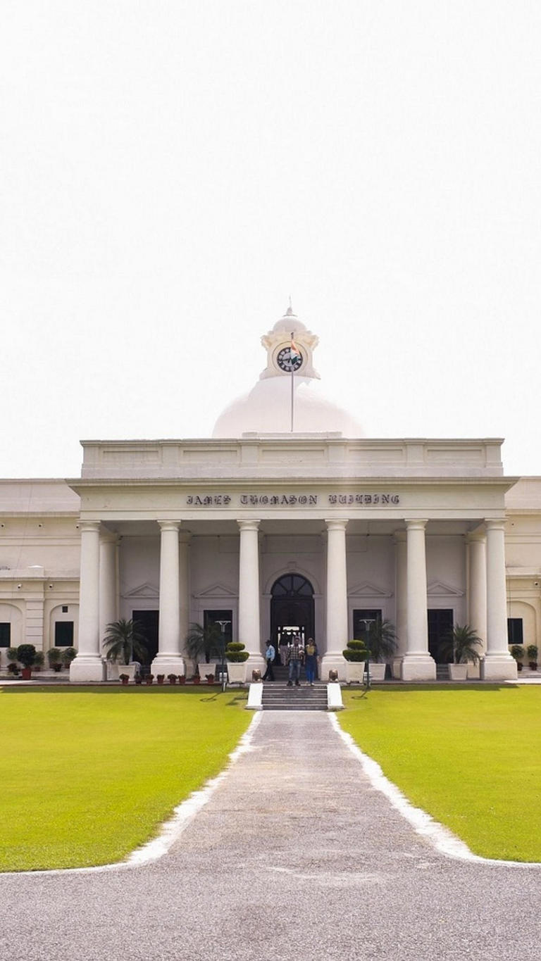 Top 10 IITs In India: See Where Your Dream College Stands