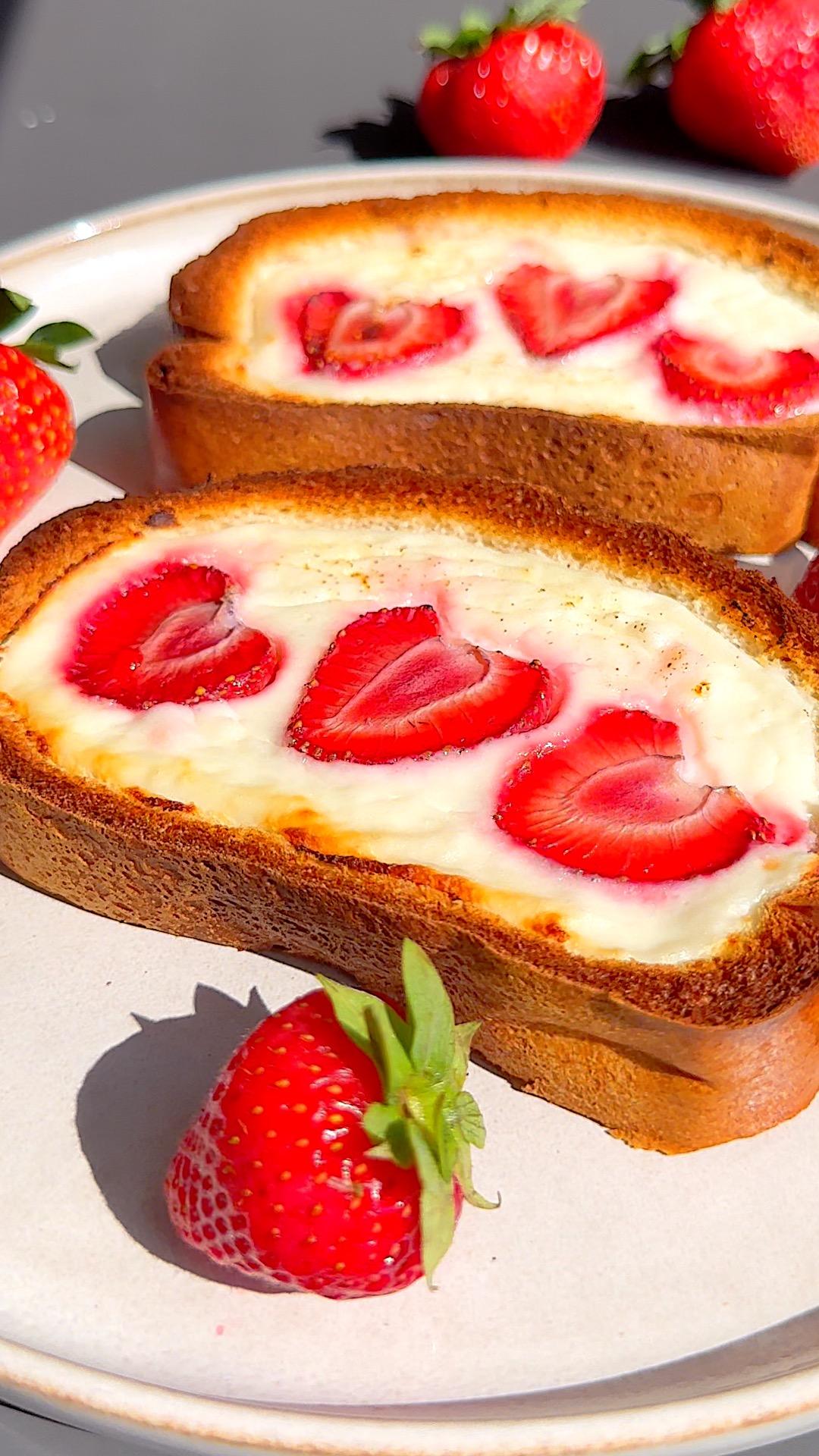 Easy Strawberry Cheesecake Toast