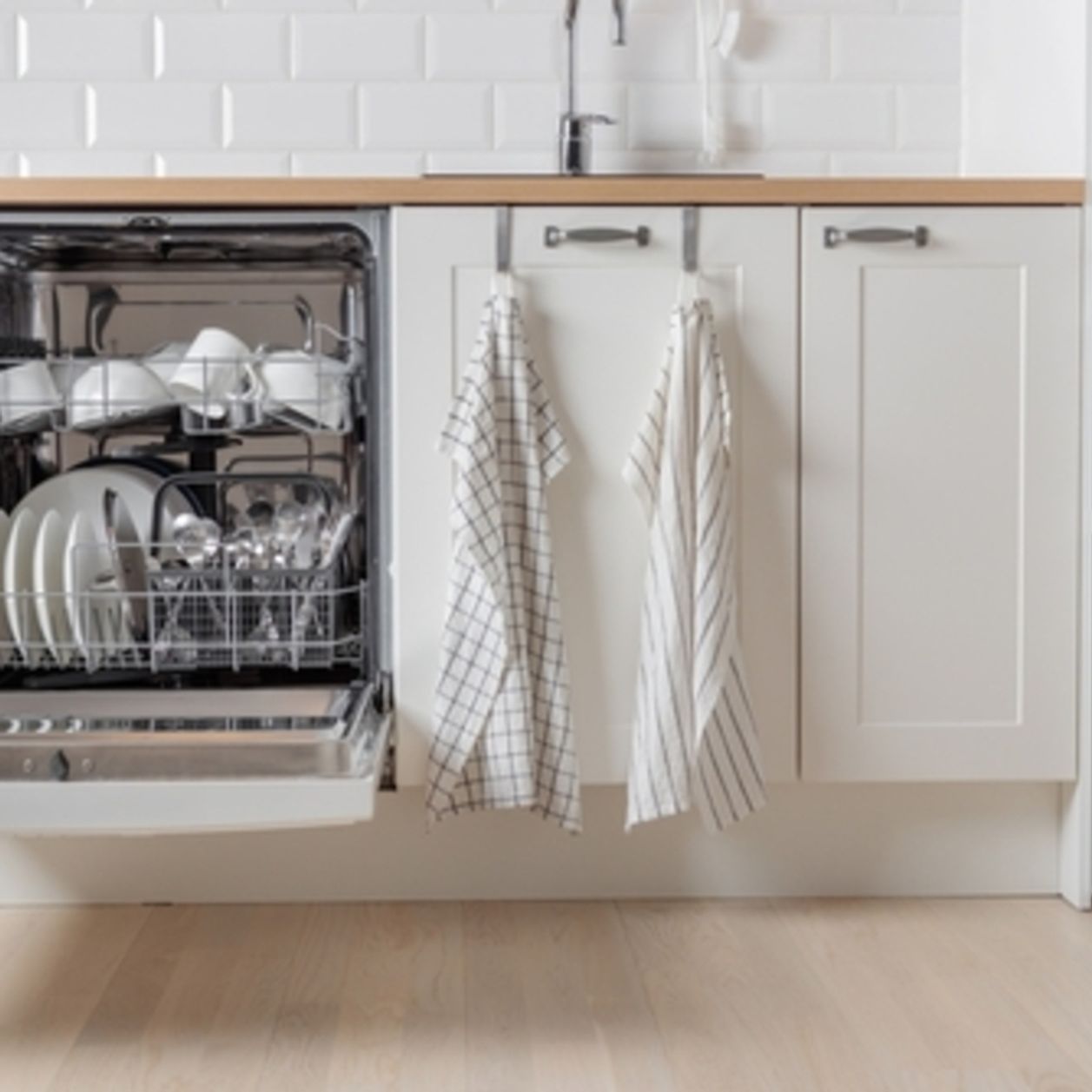 Faut-il laisser la porte du lave-vaisselle ouverte après le lavage