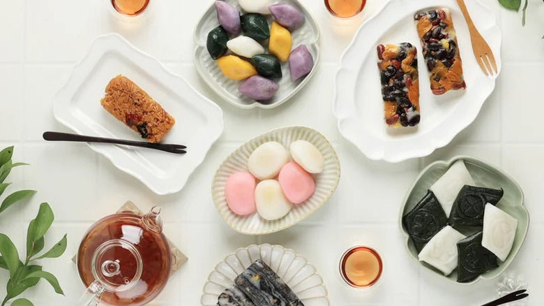 15 Popular Types Of Korean Rice Cakes, Explained By Chefs