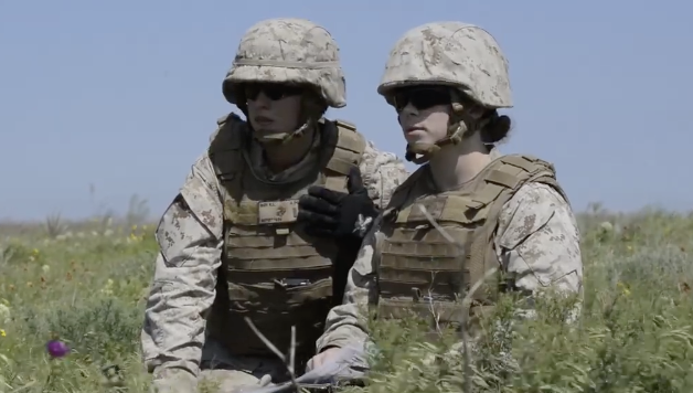 Meet the First 2 Female Marines Who Graduated from the Army's Field ...