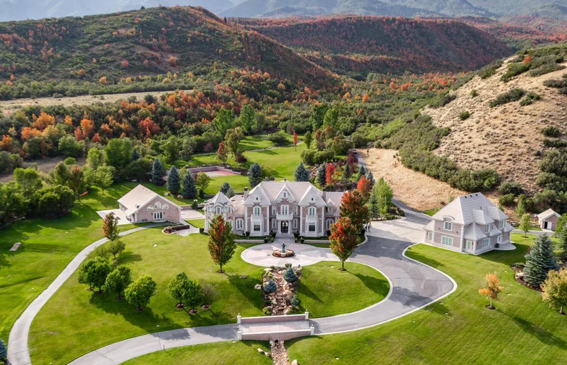 Take a tour of the world's most LUXURIOUS ranches
