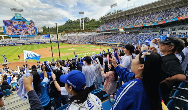 삼성 70만 돌파·한화 홈 22G 연속 매진新 '흥행 초대박'…KBO리그, 최소경기 500만 관중 돌파
