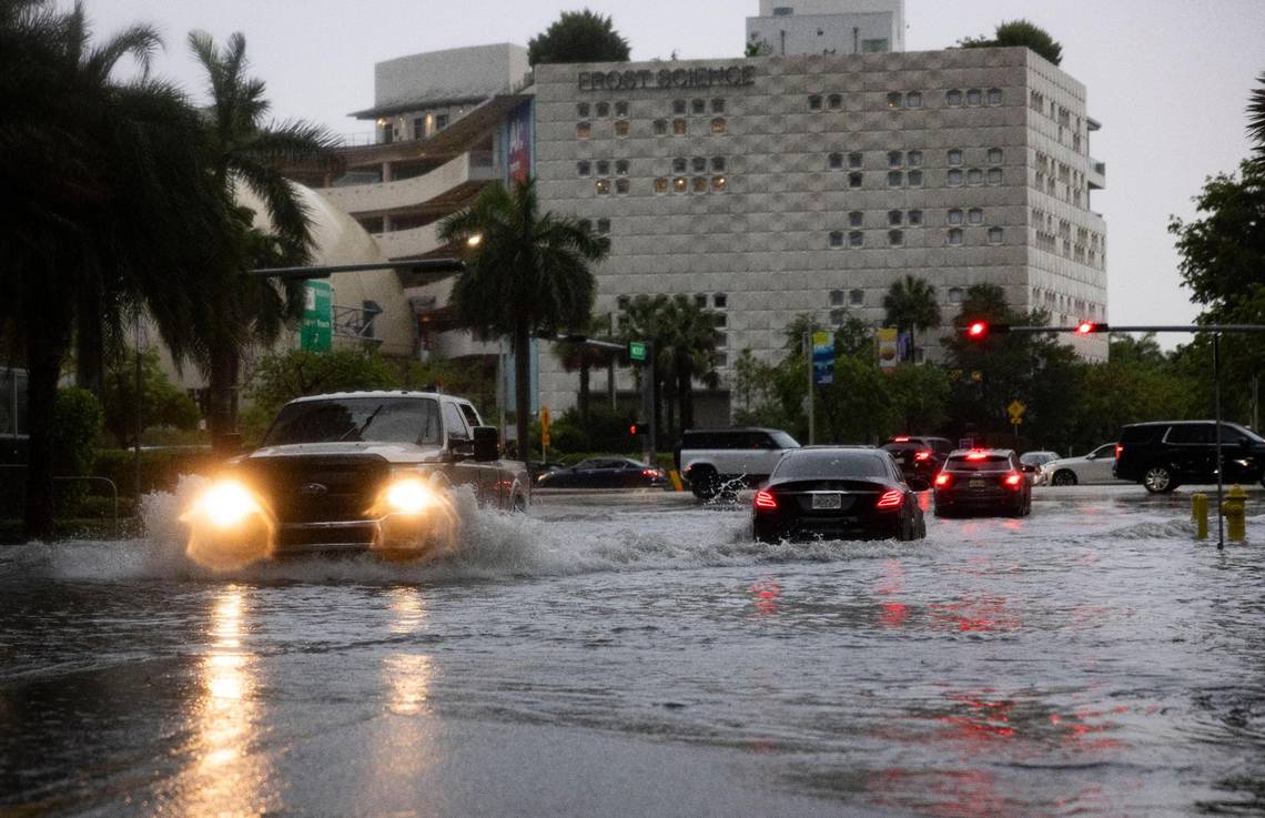 Weather alert: More heavy rain triggers flood watch in Miami-Dade and ...