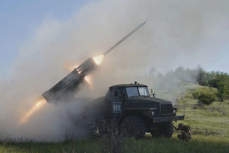 Russia Ukraine War video: Watch moment when Ukraine attacks Kerch ...