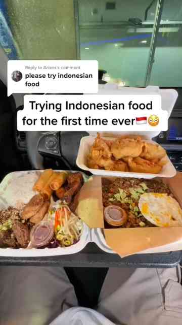 Trying Indonesian food for the first time ever