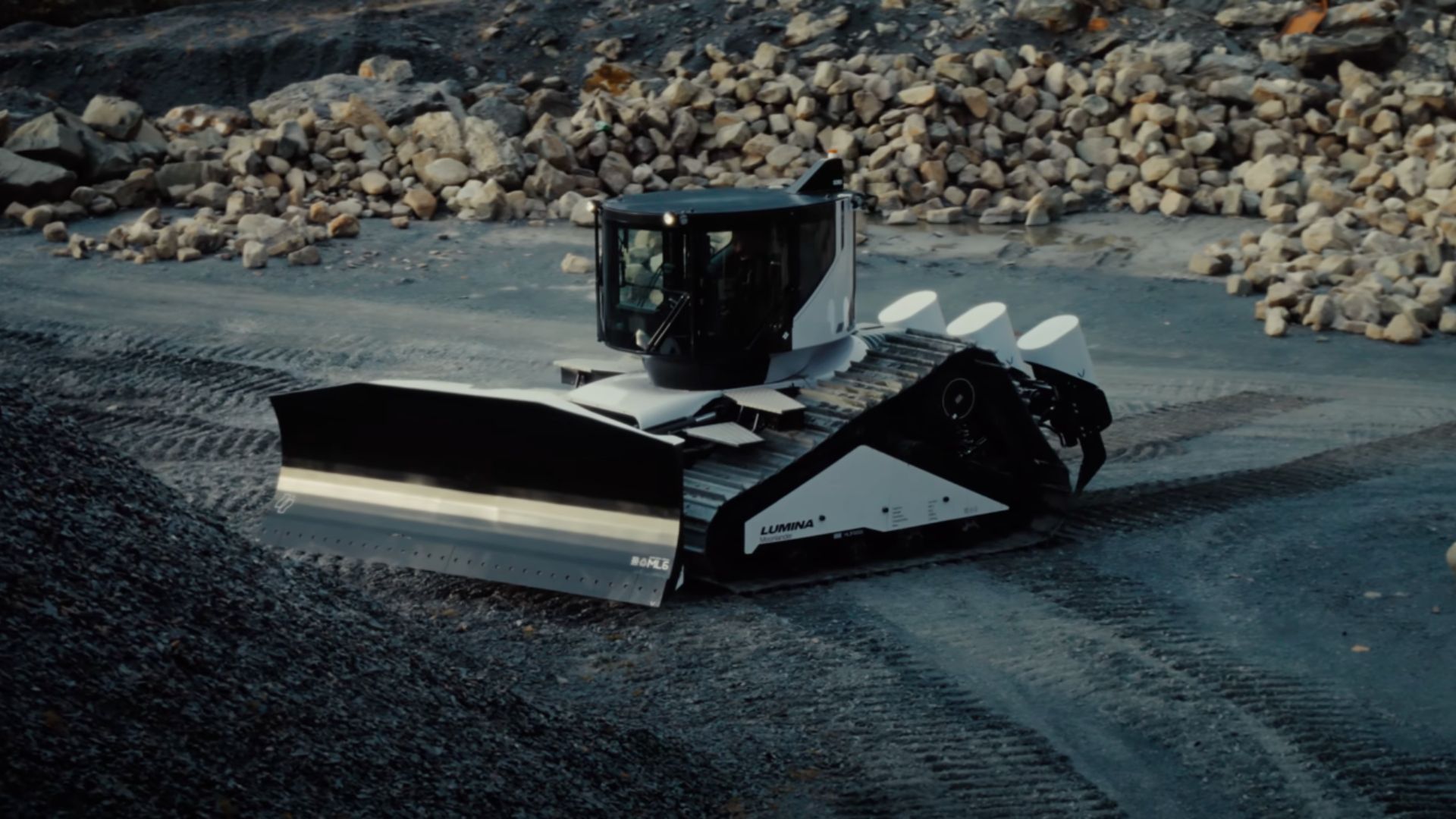 32-ton monster electric dozer packs powerful battery to run 8 hrs on ...